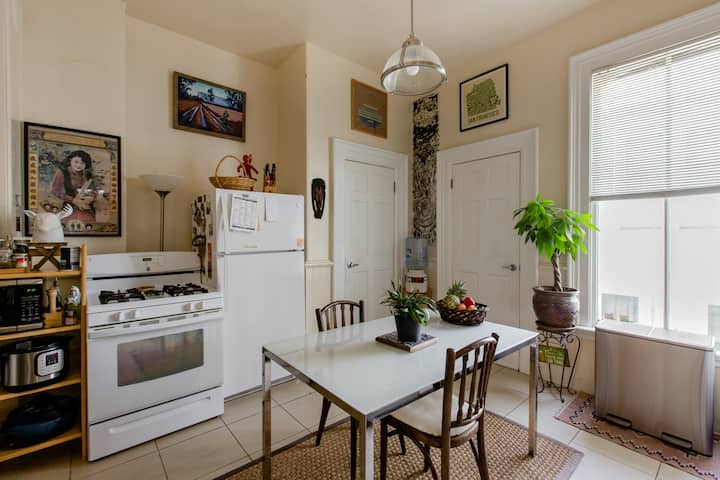 Large Art Filled Suite Next To The Painted Ladies! - San Francisco, CA