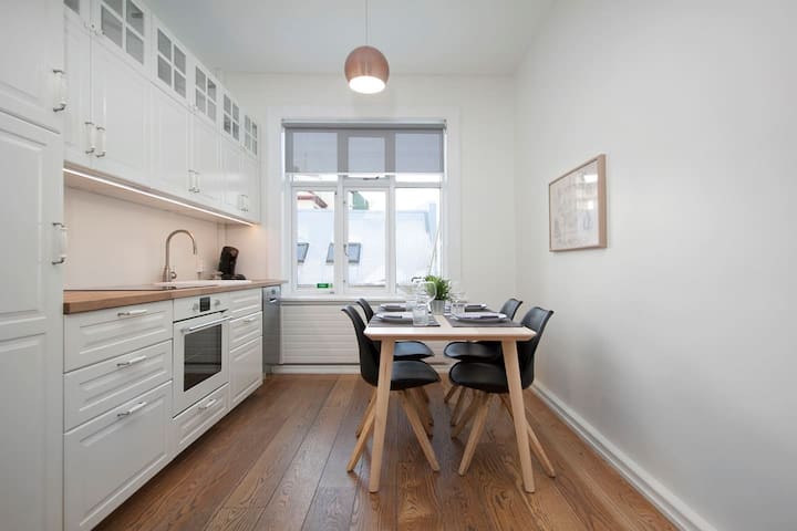 2 Bedroom Apartment On Main Street - Reykjavik