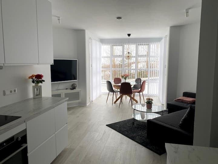 Apartment With Sea View - Iceland