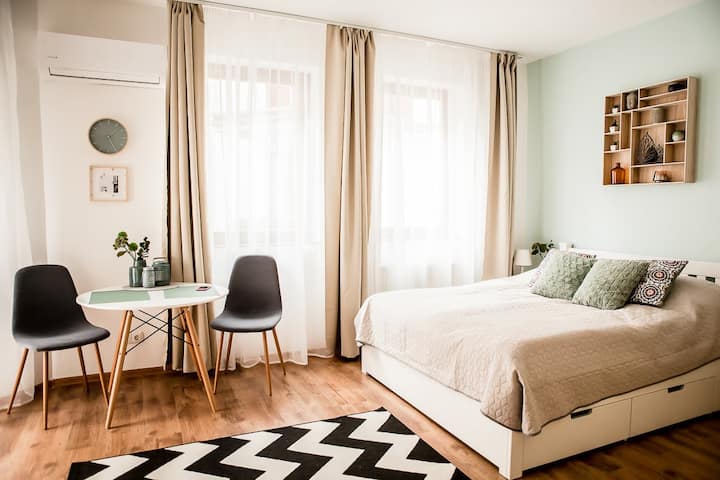 The Budapest Knight Boutique Studio With Balcony - 布達佩斯