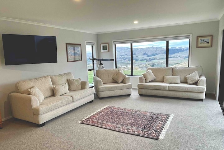 Casa Vista Has Quiet Rural Views Of Te Mata Peak - Havelock North