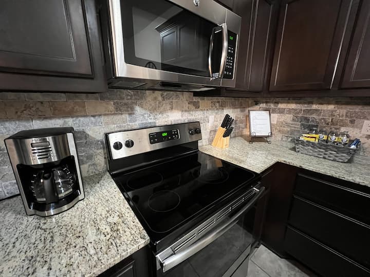 Serene 3br Home. Quiet Neighborhood, Dining Nearby - Midwest City, OK