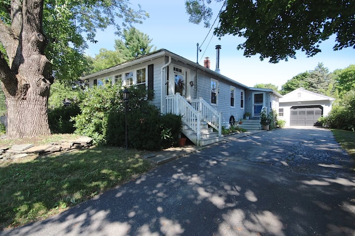 Cozy, Quiet Bungalow On A Dead End Street. - Portland, ME