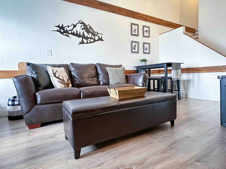 Family Retreat • Pool • King Bed • Fireplace - Brian Head, UT