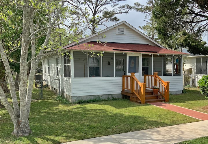 Classic Beach Cottage - Carolina Beach, NC
