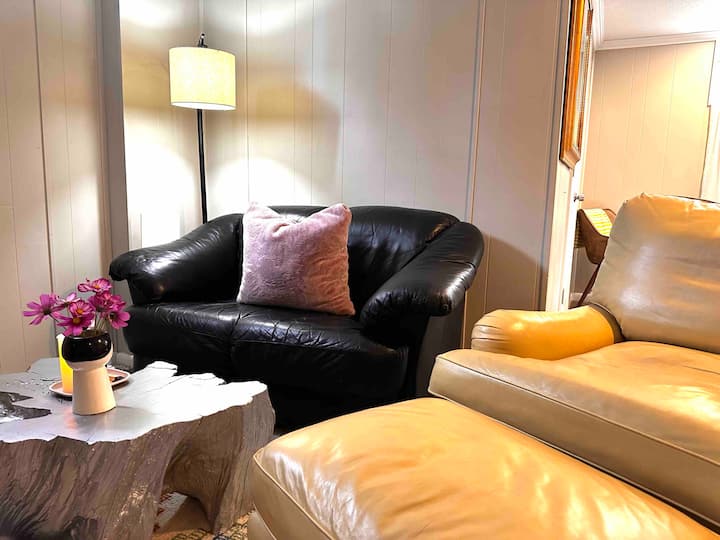 Private Entrance Basement: Clean, Comfortable Beds - Aurora, CO