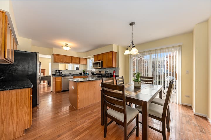 Naperville Fhs Rental - Skylane Dr - Naperville