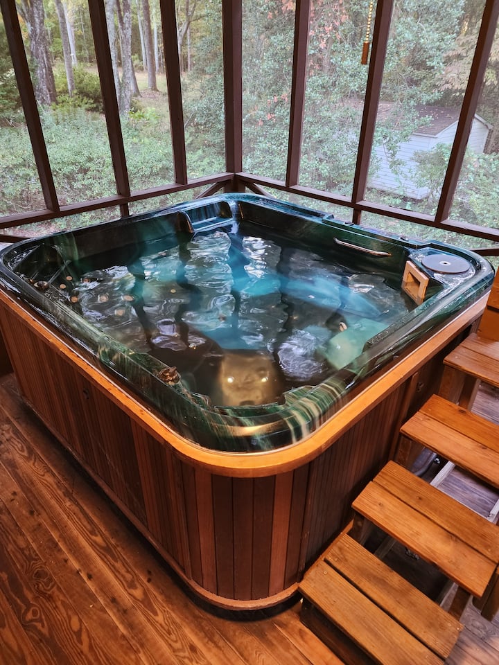 Cozy Foothills Retreat - Lake Keowee, SC