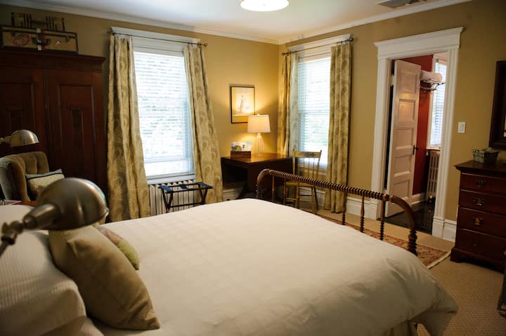 Inn At Twaalfskill - Room 2 - Hyde Park, NY