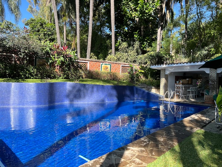 Villa Escondida Privada Para Parejas, Con Jardines Bien Cuidados, Piscina, Cabaña Y Barbacoa. - Cuernavaca