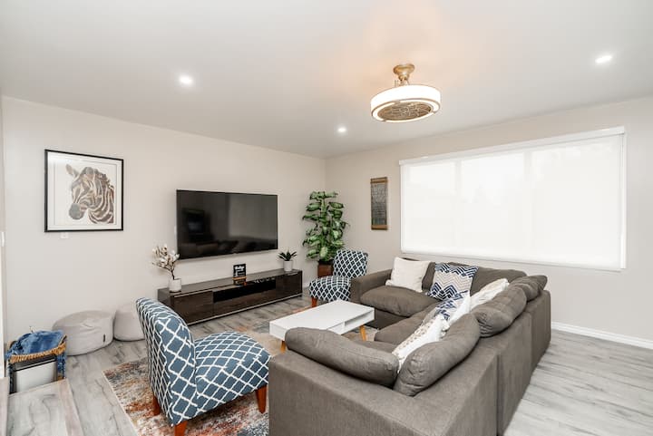 Modern Downtown 3-bedroom Rancher - 奇利瓦克