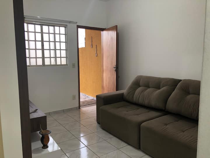 202 - Apto Mobiliado Em Anápolis - Bairro Batista - Anápolis