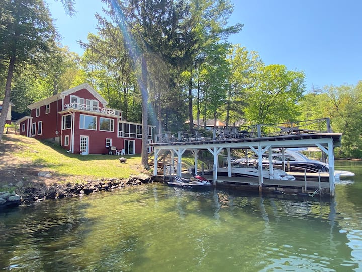 Perfect Family Lakefront Vacation Home On Lake George, Ny *Dock Slip Included!* - Lake George, NY