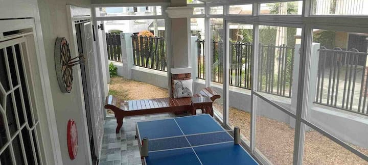 Lovely, Modern And Spacious Three-bedroom House - Tagaytay