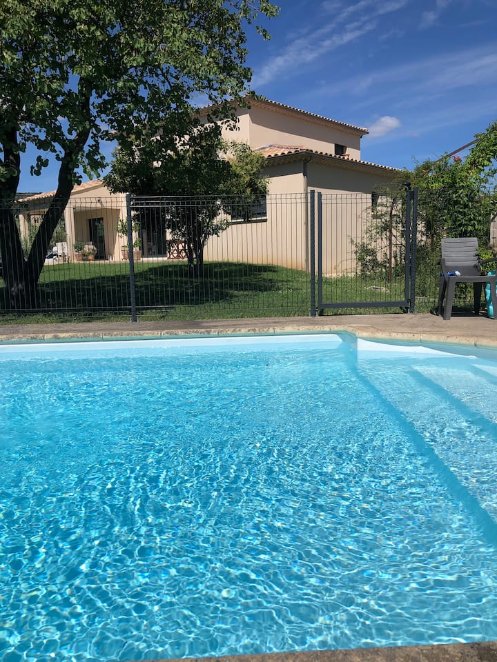 Villa De Famille, Avec Piscine - Bagnols-sur-Cèze