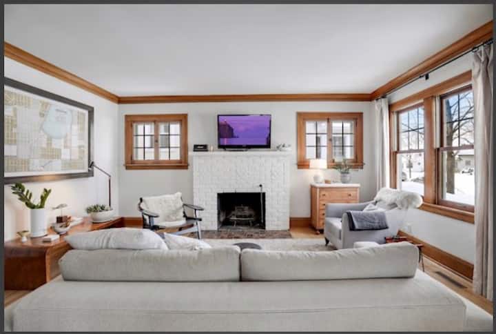Bungalow By The Lakes Fulton - Minneapolis, MN