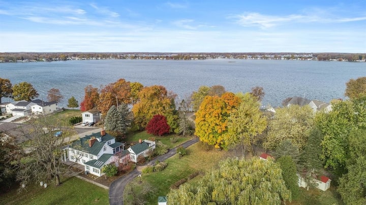 Historic Estate In Private Lakefront Setting - Devils Lake, Manitou Beach