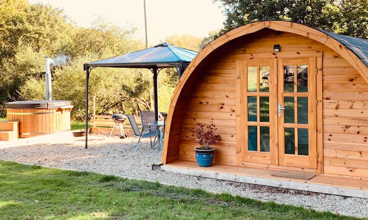 Secluded Glamping Pod With Private Hot Tub - Horsham, UK