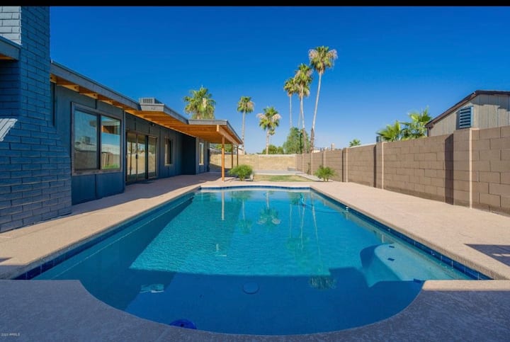 Beautiful 4 Bedroom Vacation Home With Pool - 亞利桑那