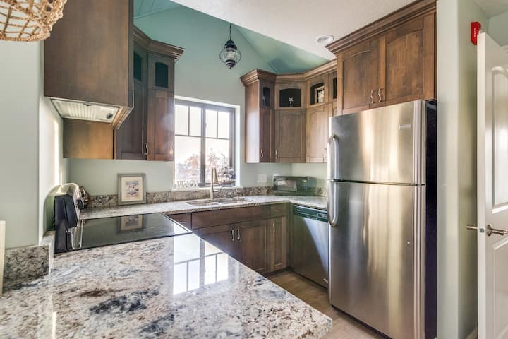 Perfect Paradise In Provo! (Ocean Themed Condo) - Provo, UT