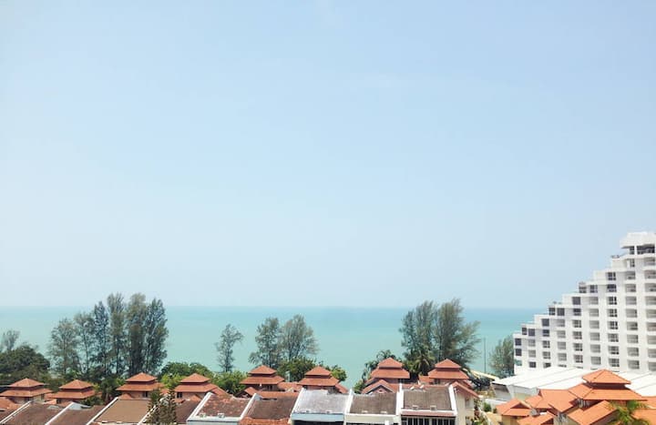 Seaview Designer Condo By Beach (Poo, Gym, Wifi) - Penang