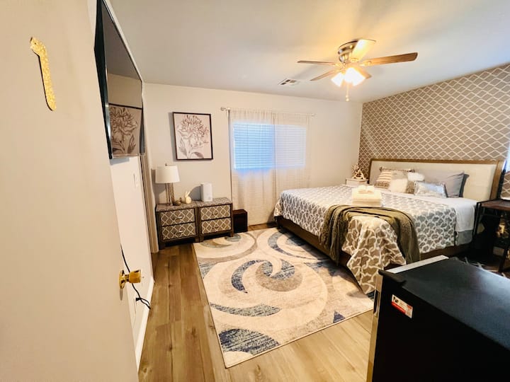 Entire Space | 3-bedroom Suites | Sleep 6 - Las Vegas