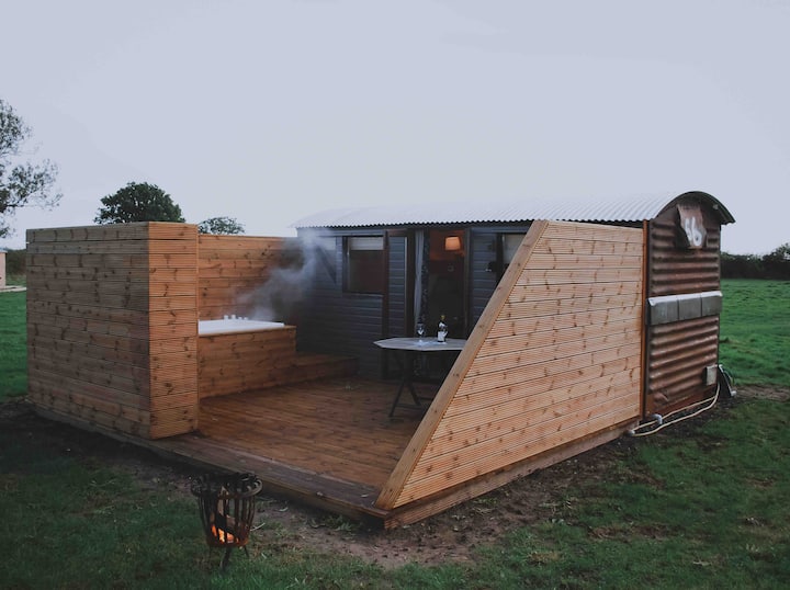 Off Grid Cabin With Luxury Spa Bath With Jets - Suffolk