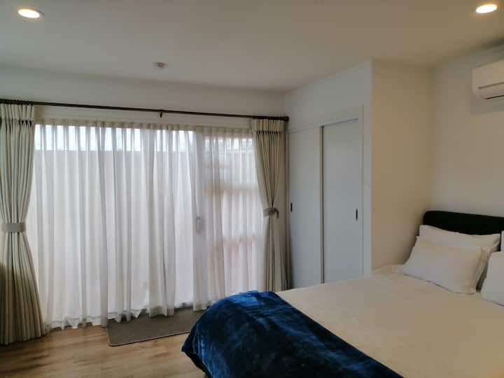 200m To Lloyd Elsmore Park In Pakuranga - Waiheke Island