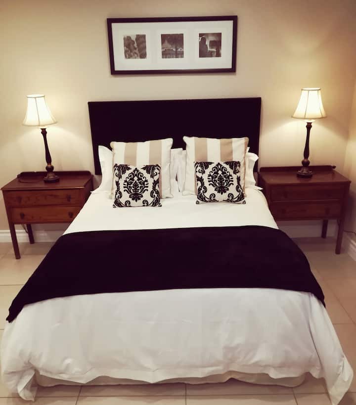 Belle Vie Guesthouse Spacious En-suite Bedroom - Pretoria
