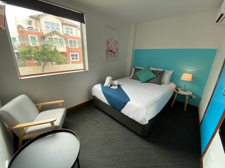 Double Ensuite Room– St Kilda Hostel Hideaway - St Kilda