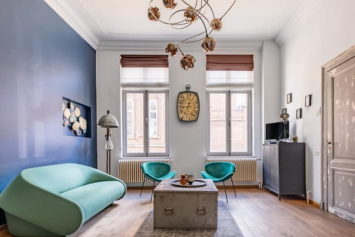 Industrial Minimalist Apartment With Terrace - Gand