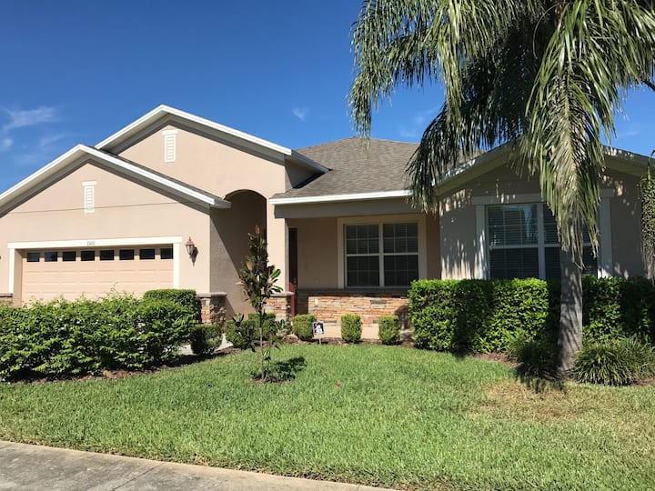 The Shire -Private Pool & Hot Tub, Close To Parks! - Davenport, FL