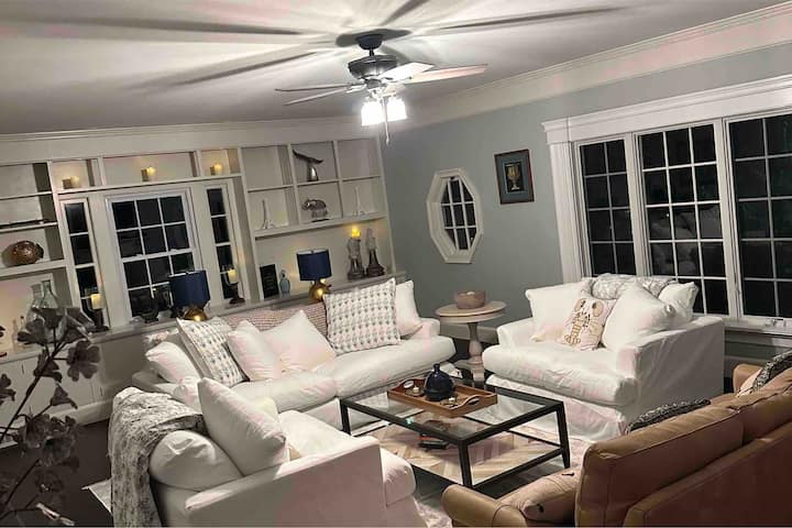 A Luxury Estate Historic Spacious~white Lion Manor - Middletown, CT