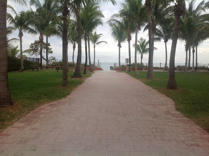 Adorable Key Biscayne Condo; Steps From The Beach! - Bill Baggs Cape Florida State Park, Key Biscayne
