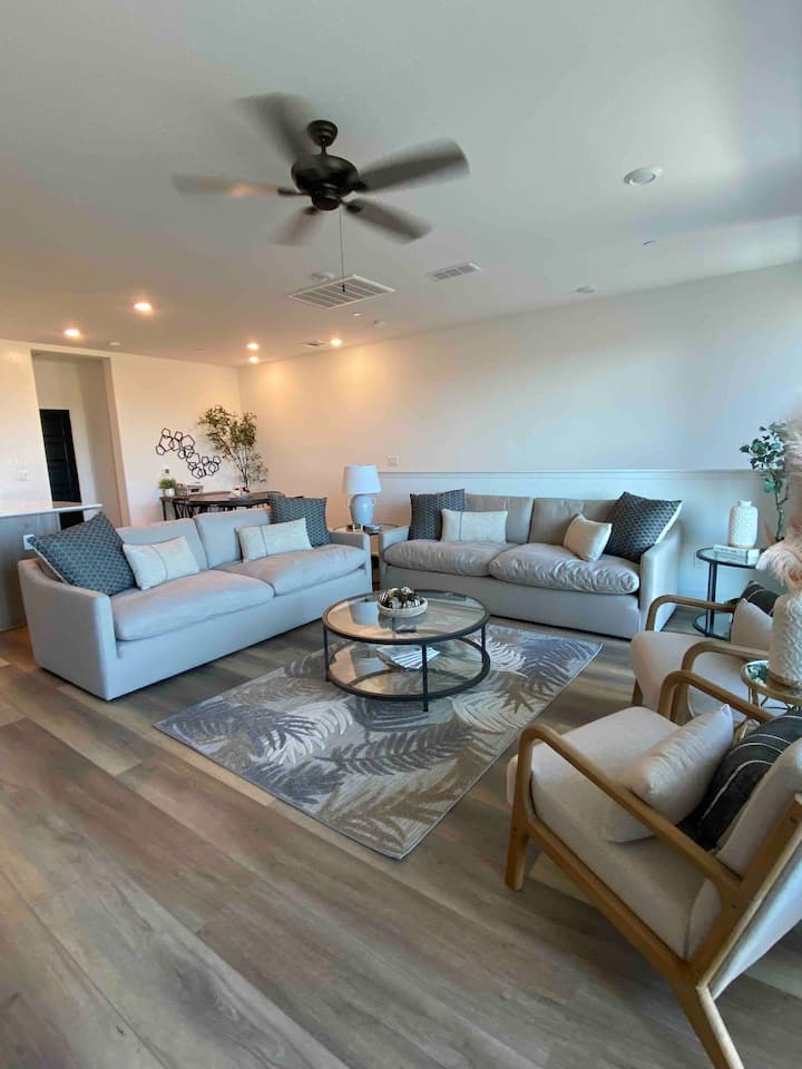 Brand New Furnished Townhome: Room - Fresno, CA