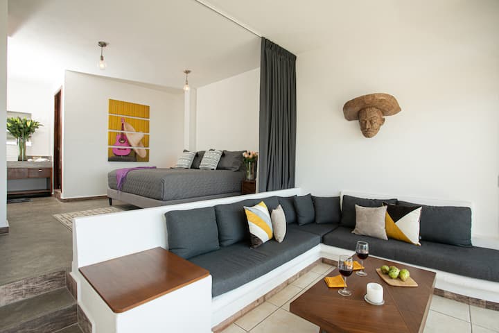 Stylish Condo Near Beach + Pool & Full Kitchen - Puerto Vallarta