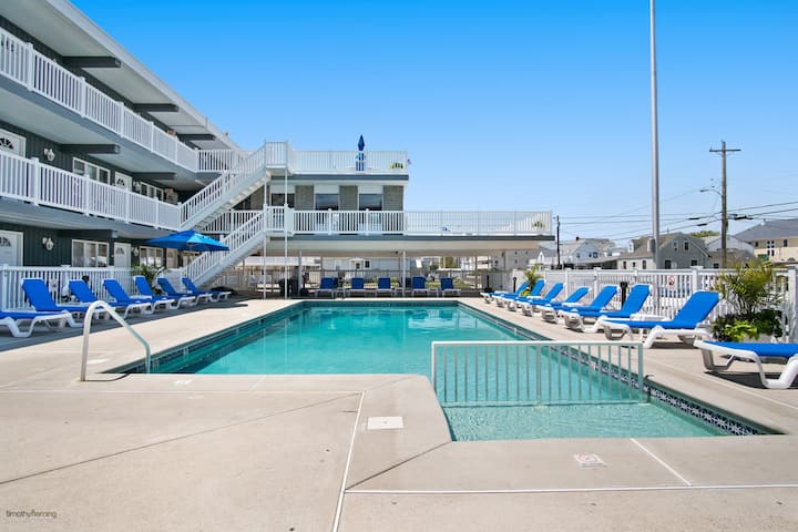 Beautiful Beach Block Condo, North Wildwood - North Wildwood, NJ