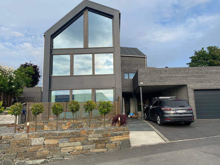 Kort/langtid- Stor Enebolig- Nær Amfi Madla - Stavanger