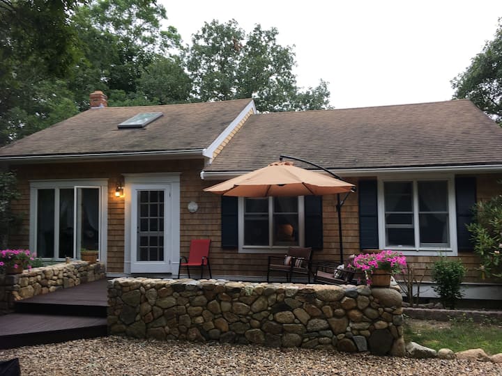 Cozy Cottage …. Quiet Neighborhood. - Martha's Vineyard, MA