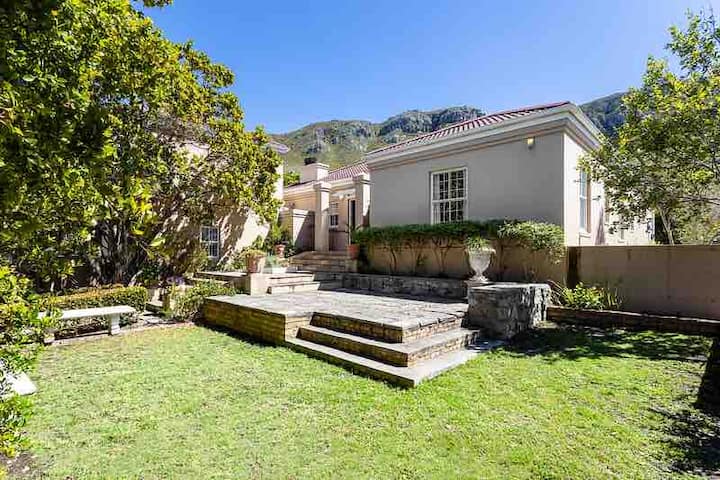 Comfortable Family Home With Lots Of Living Space - Hermanus
