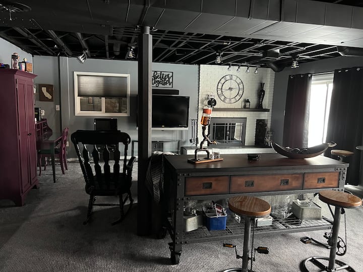 Inviting, Beautiful Home In Friendly Neighborhood - Wheaton, IL