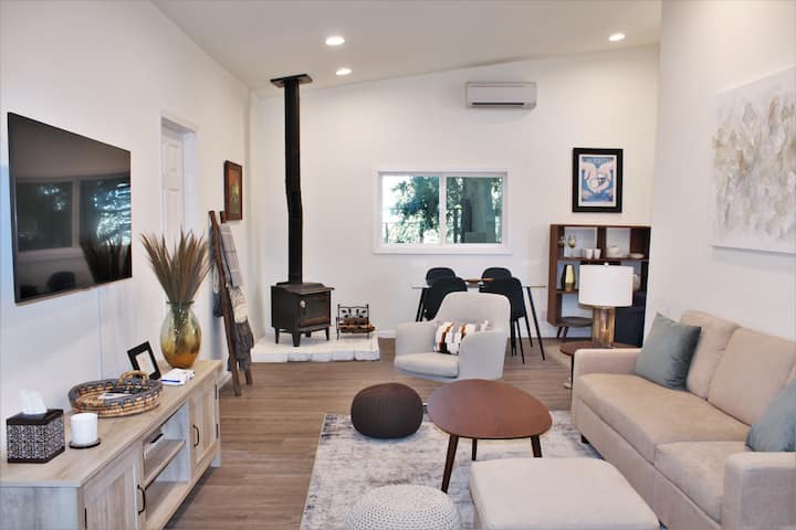 Comfortable And Modern Wine Country Cottage - Glen Ellen, CA
