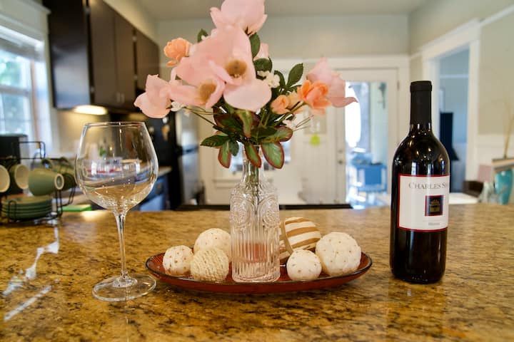 Spacious Retreat In Beautiful Oak Park- Ucdmedcntr - Sacramento, CA