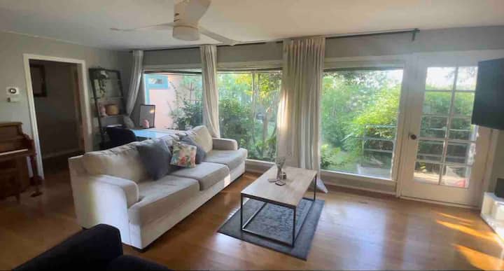 Light Filled Home With Beautiful Garden - Redding, CA
