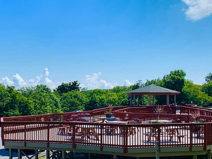 Witt's End Resort Pool/hottub/ski/snowboard/tubing - Banner Elk, NC