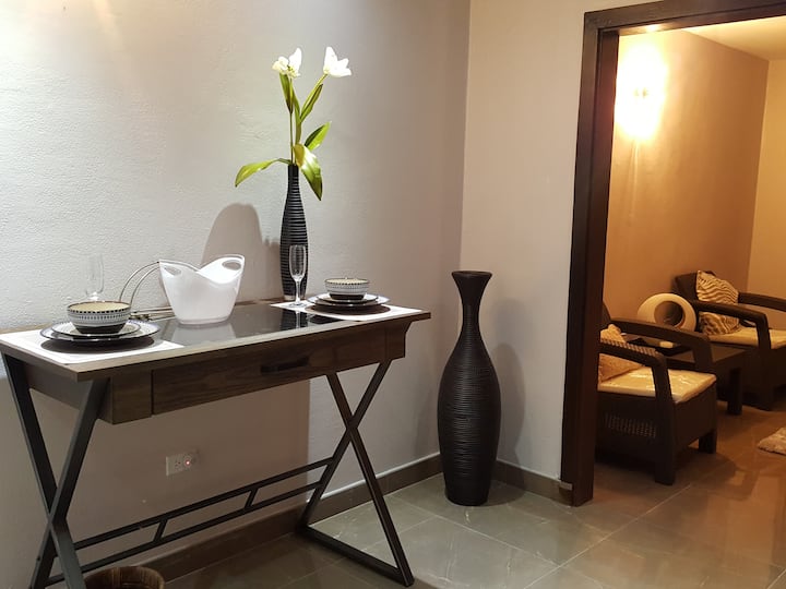 Kingston Luxury Condo / With Pool - Kingston