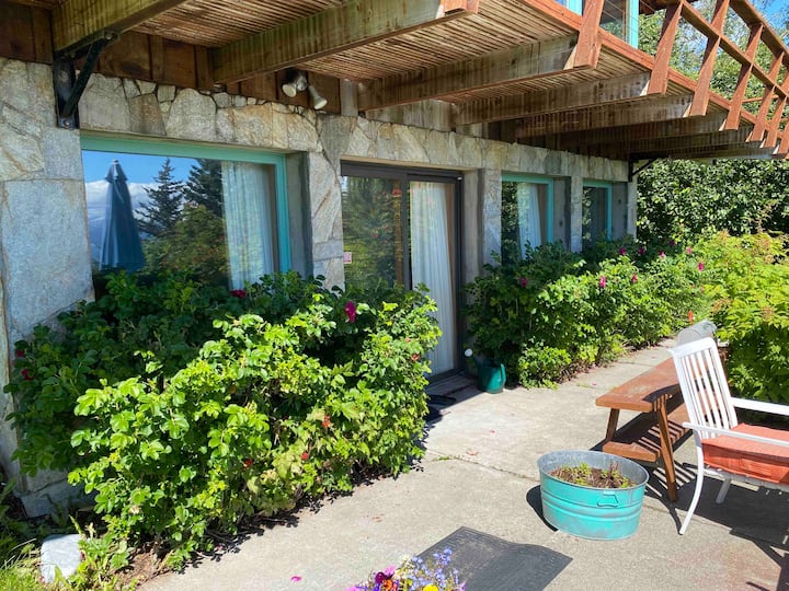 Bayview Gardens Cabin, Lower Level, View & Sauna - Homer, AK