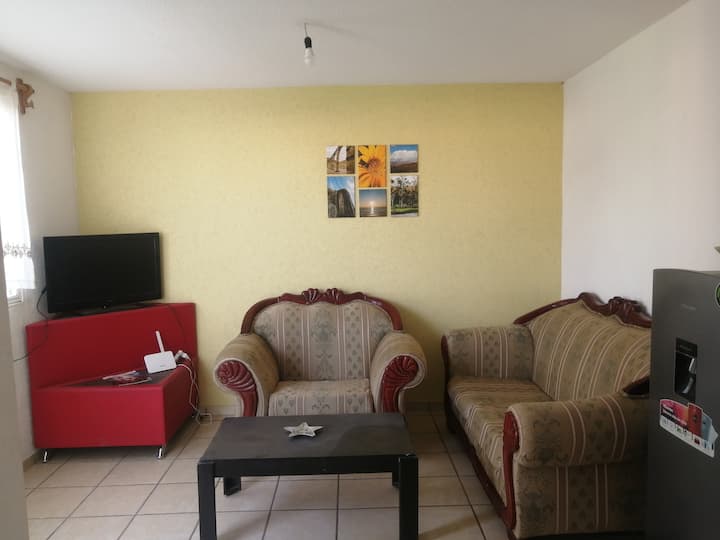"Te Espero En Casa"
Casa Habitación. - イラプアト