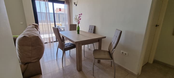 Precioso Bajo Con Jardín De 2 Dormitorios Y Piscina En Complejo Residencial - Caleta de Fuste