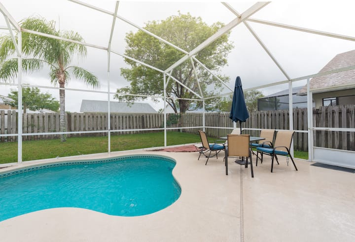 3 Bedroom Orlando Florida Pool Home - Kissimmee, FL
